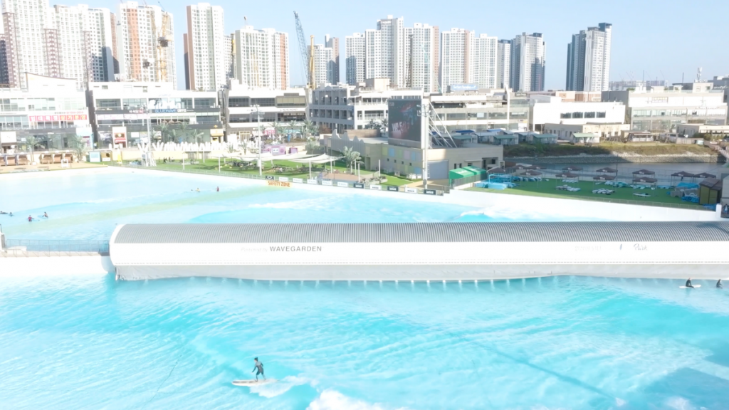 Video Highlights the Power of One of the Largest Wave Pools in the ...